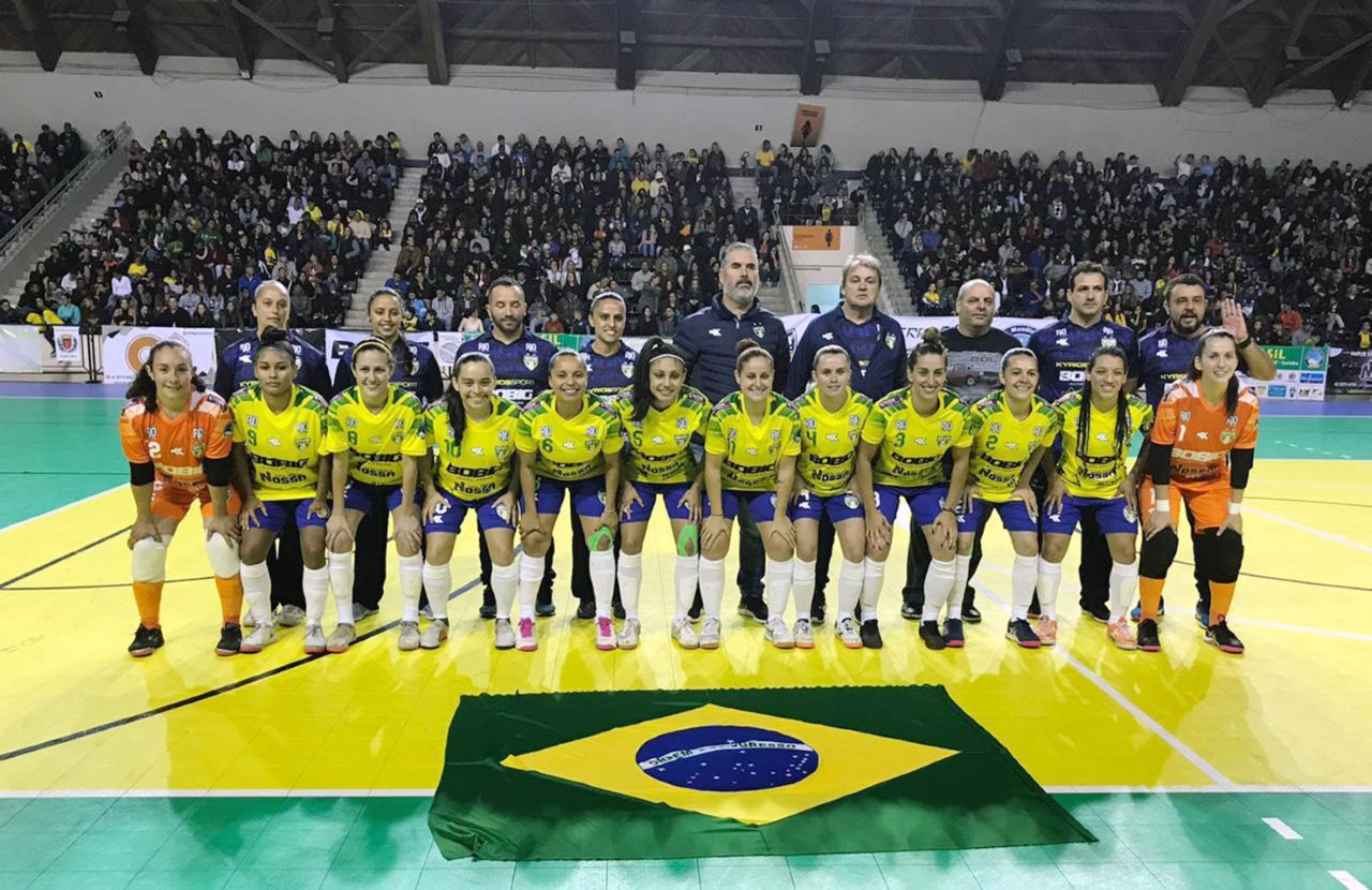 Ala de futsal da Fundesport atua pela seleção brasileira contra a ...