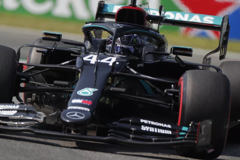 Lewis Hamilton conquista pole em Monza e faz a volta mais rápida da ...