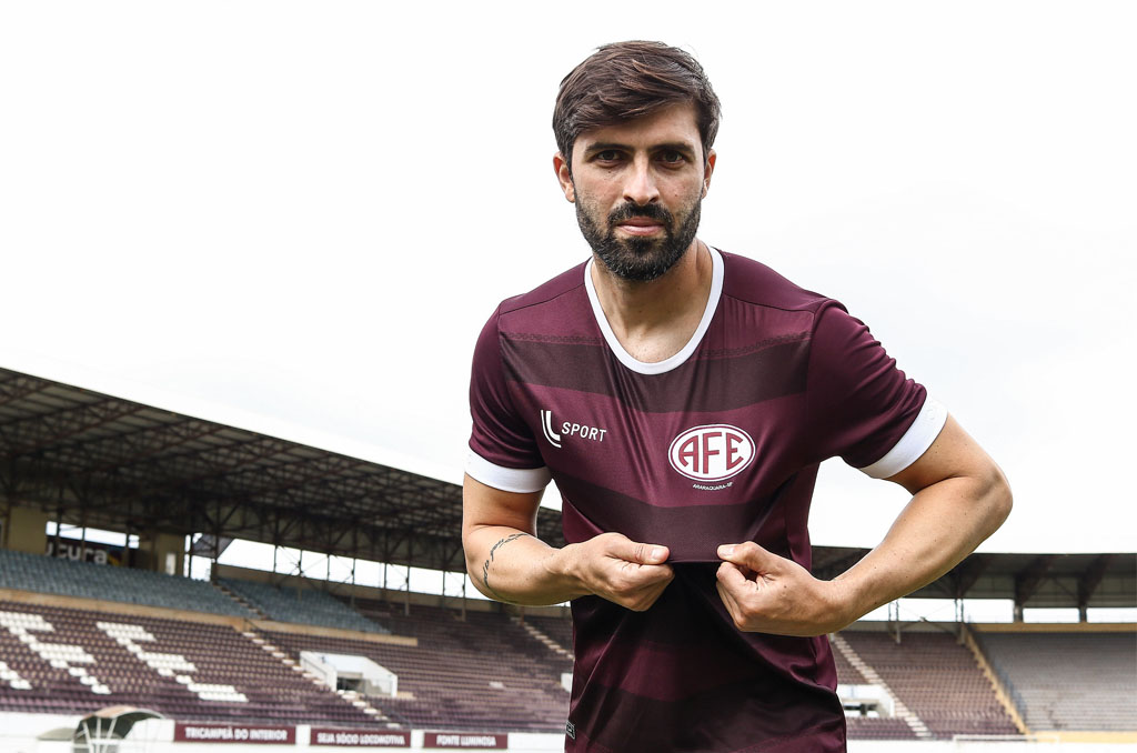 Ferroviária anuncia a contratação do zagueiro Diego Sacoman para a ...