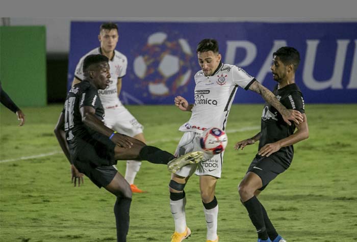 Bragantino ganha do Corinthians e cola nos líderes do Campeonato ...